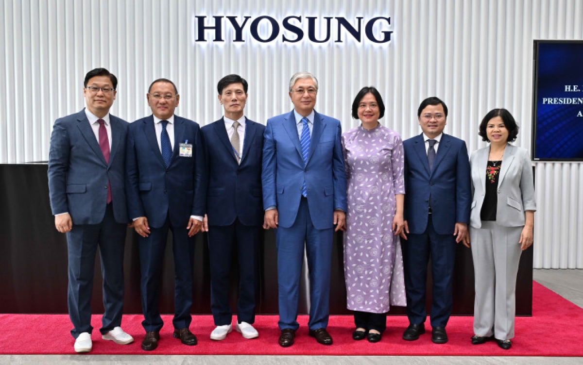 Президент посетил производственную площадку компании Hyosung Financial ...